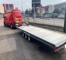 NOLEGGIO CARRELLO RIMORCHIO TRIASSI PER TRASPORTO AUTO PORTATA UTILE 2470 KG Monza e Brianza